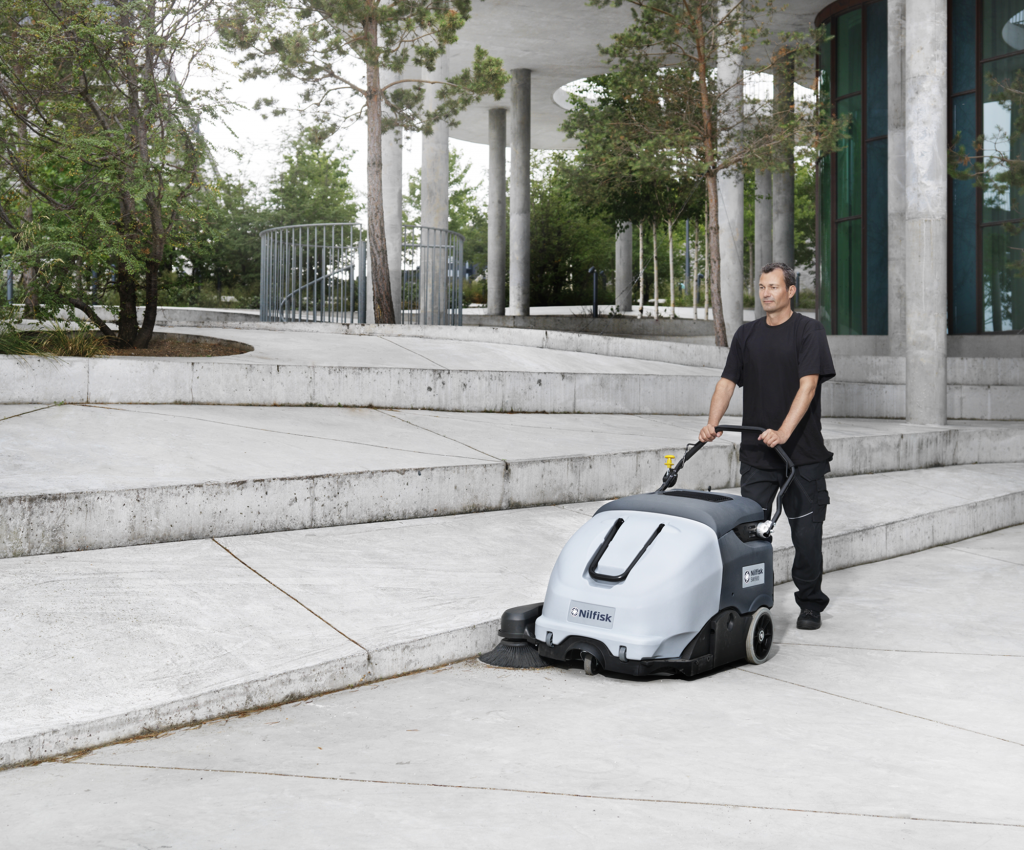NILFISK SW900 Walk Behind Battery Sweeper