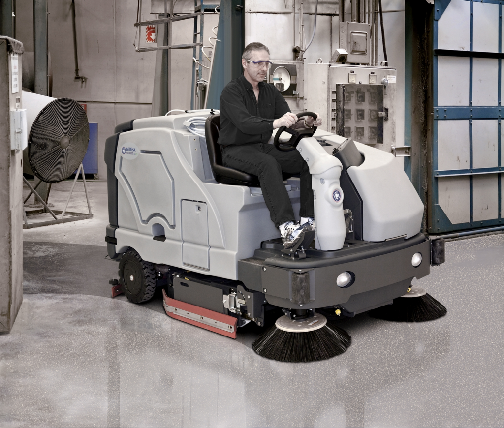 Nilfisk SCRUBBER/DRYER SC8000 (1300 LPG) LARGE RIDE ON