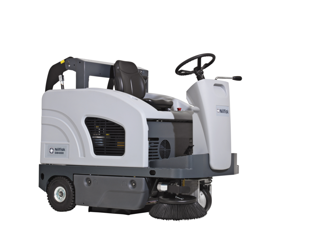 NILFISK SW4000 B MID SIZED RIDE ON SWEEPER